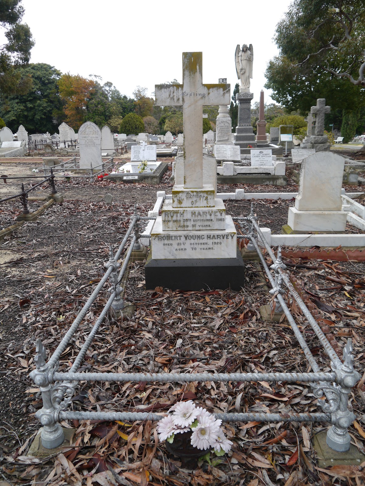 Harvey: Grave at Fremantle Cemetery