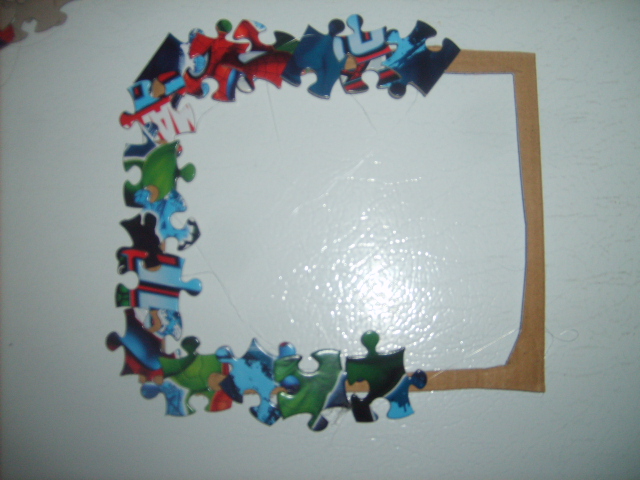 Funky Frugal Mommy: Puzzle Piece Picture Frame!