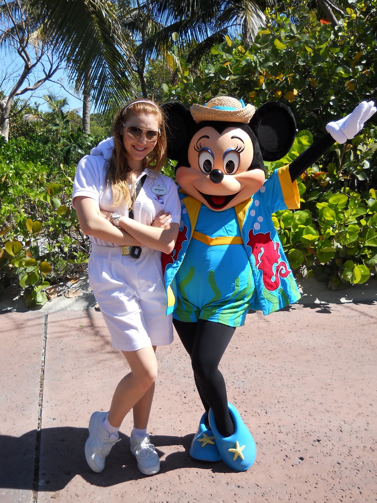 Kaleigh Makes Friends with Mickey Mouse: Minnie Mouse on the Island of ...