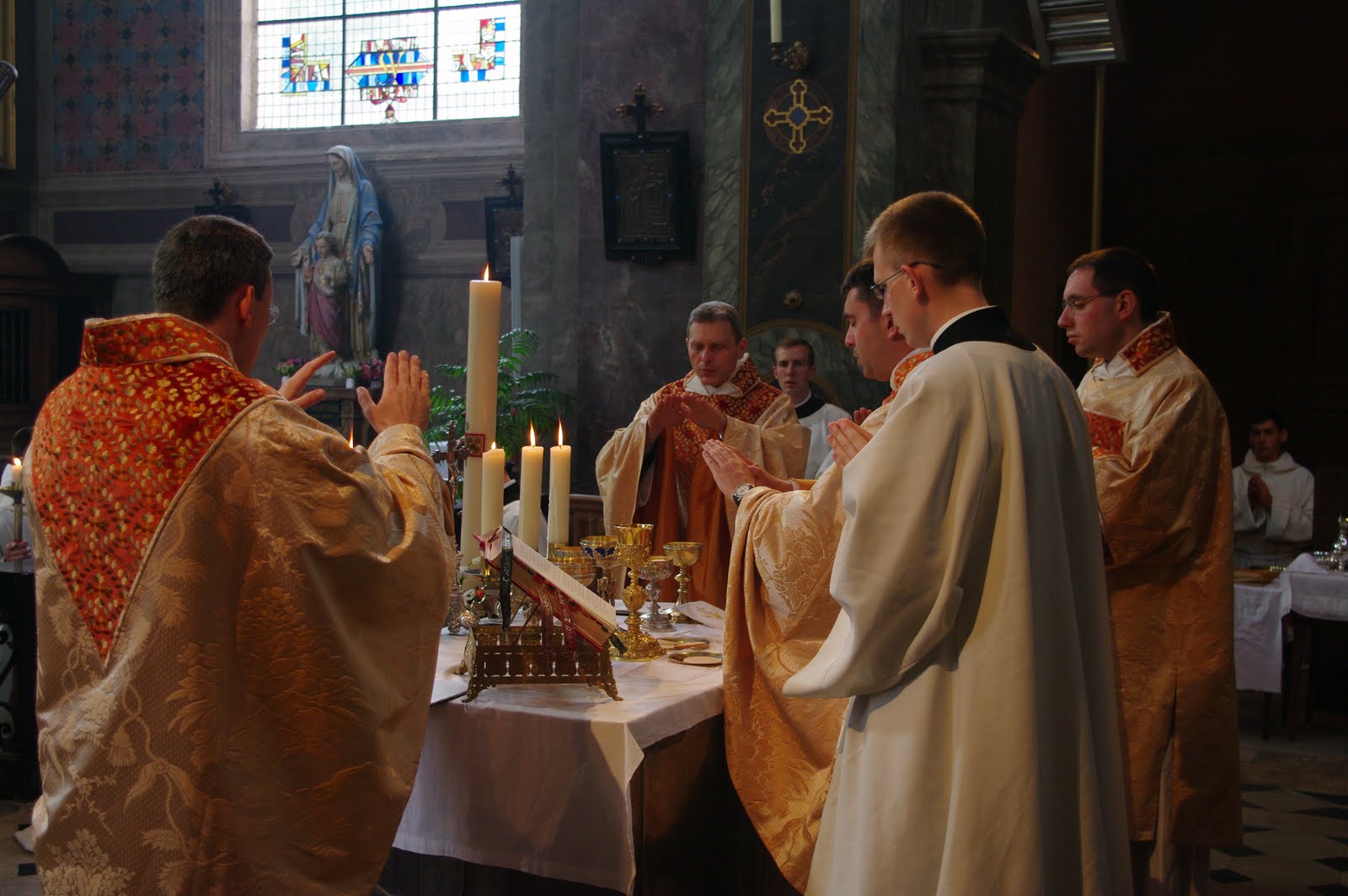 Missa Gregoriana no Mundo . SANTIDADE: Easter Sunday, Communauté Saint ...