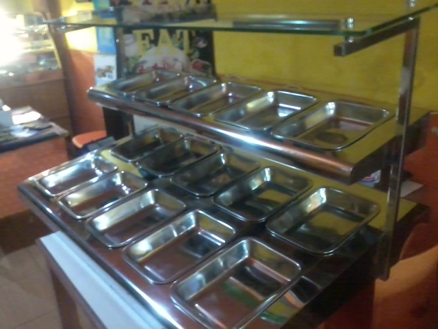 Memilih dan menata peralatan restoran