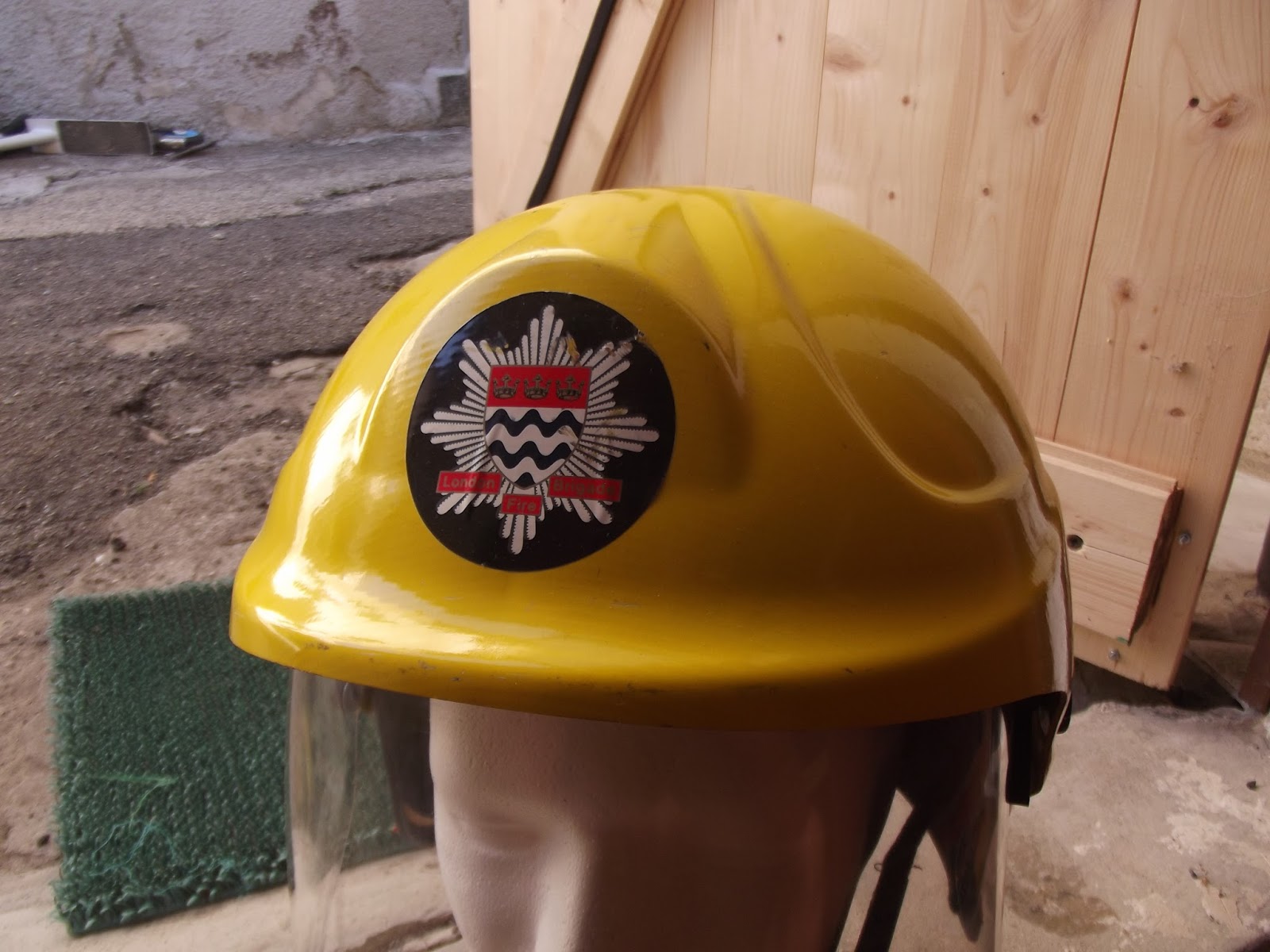 World Firefighter Helmets: Il Casco Cromwell F600 dell LFB London Fire ...