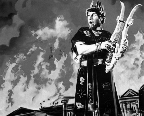 ¿EL EMPERADOR NERÓN INCENDIÓ ROMA MIENTRAS TOCABA UN ARPA?