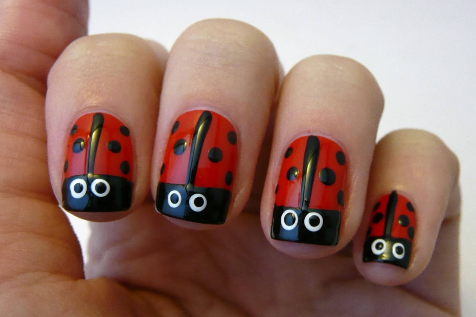 Casa de Polish: Ladybug Nail Tutorial