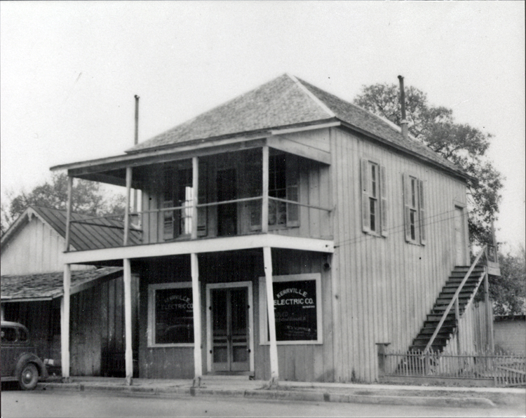 Joe Herring Jr.: First H-E-B: the case of the missing balcony, solved