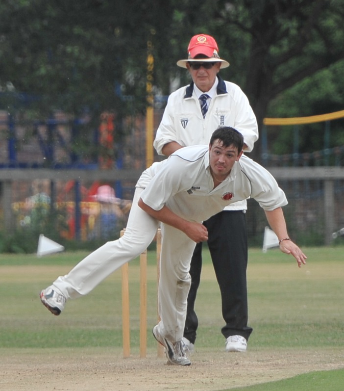LINCS CRICKET LATEST: GARETH JONES IN ACTION FOR HORNCASTLE