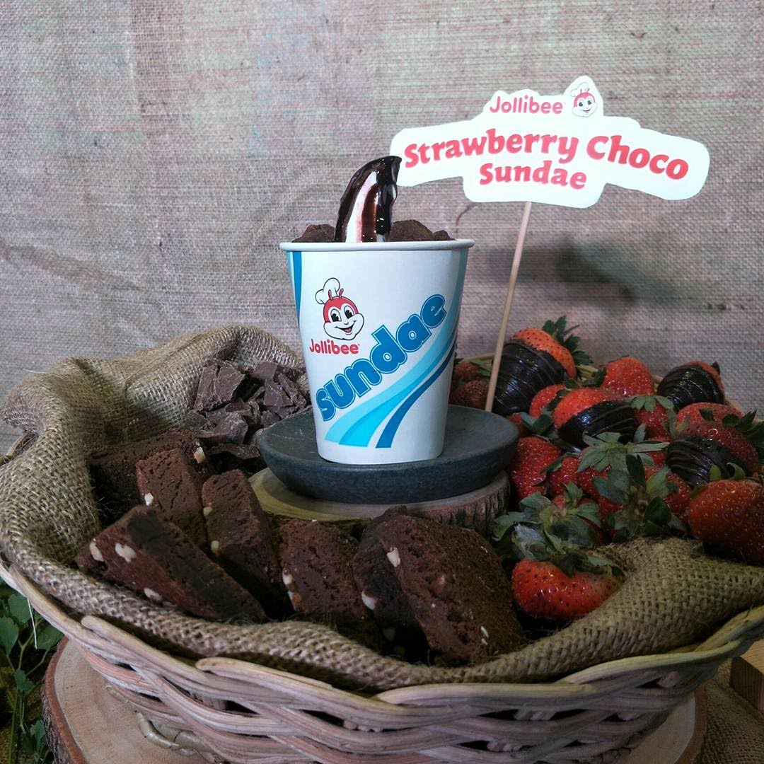The All-new Jollibee Strawberry-Choco Sundae - Benteuno.com