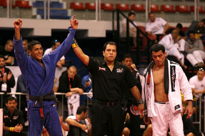 JUNGLE COMBAT: Fernandinho Vieira conquista o primeiro lugar entre os ...