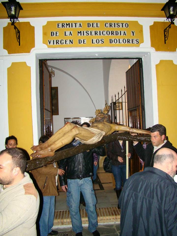 Arte y Devoción : Via-Crucis en El Pedroso con la imagen del Cristo de ...