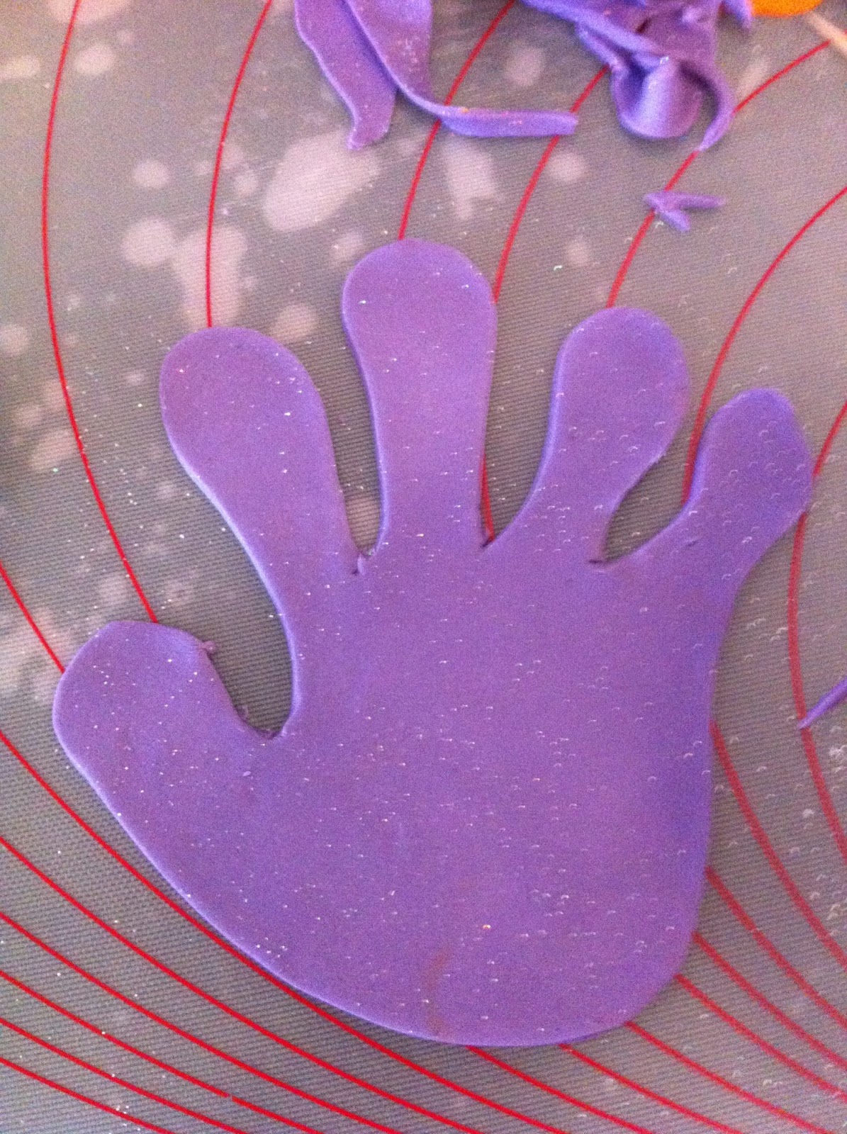Home May'de Cakes: The Making : Hi-5 themed cake