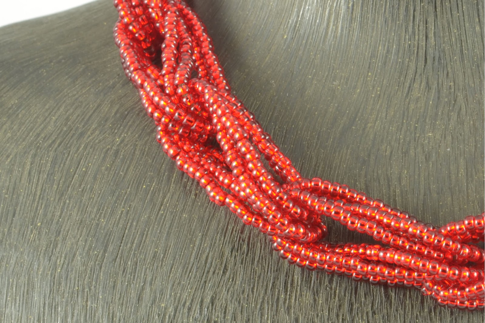 VercE Creations: Ketting rijgen met lussen (rood)