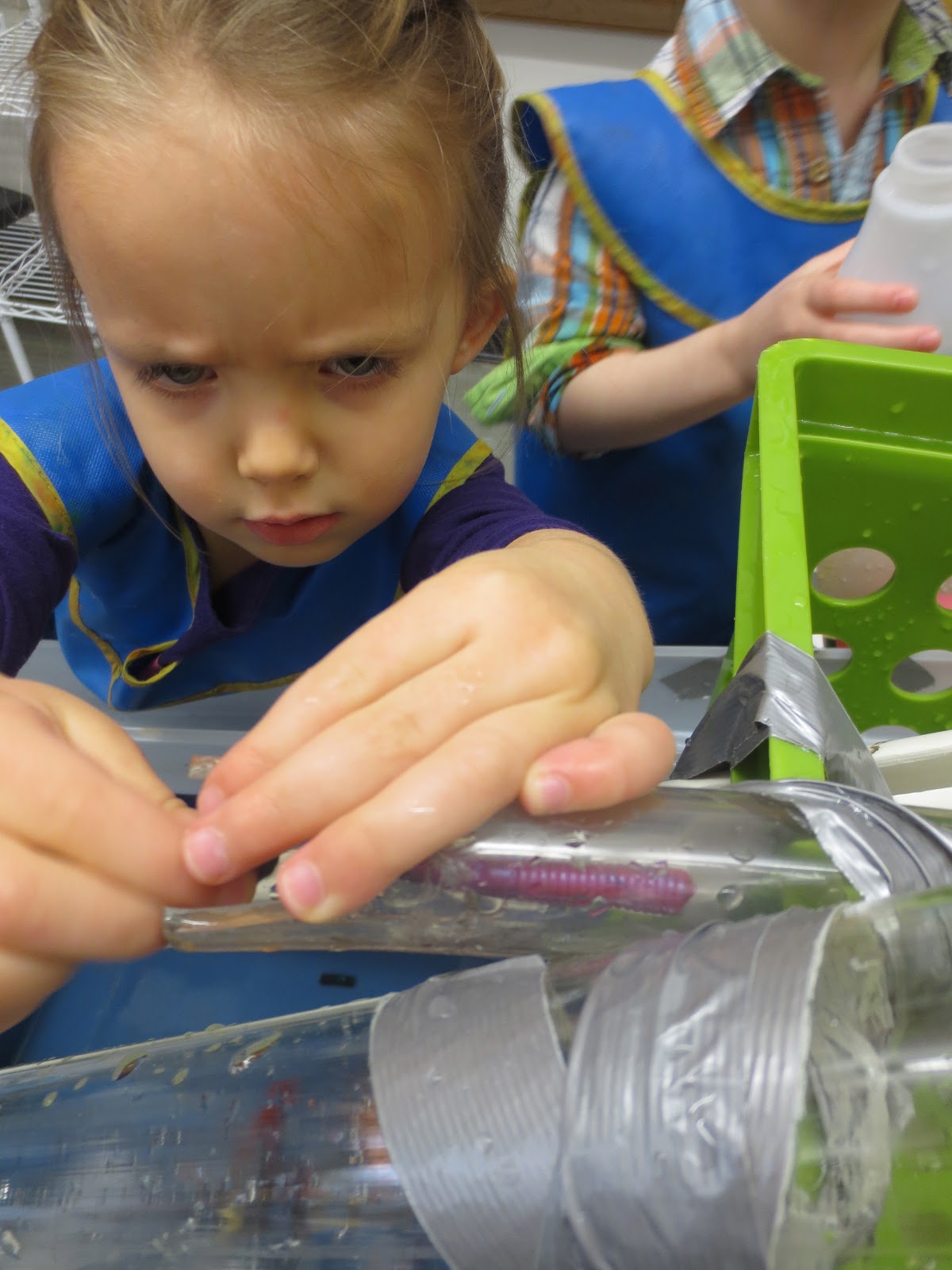 SAND AND WATER TABLES: WORM SLIDE - THE CHILDREN'S TURN