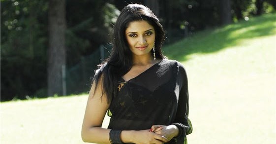 Malayalam Actress Vimala Raman in Black Saree