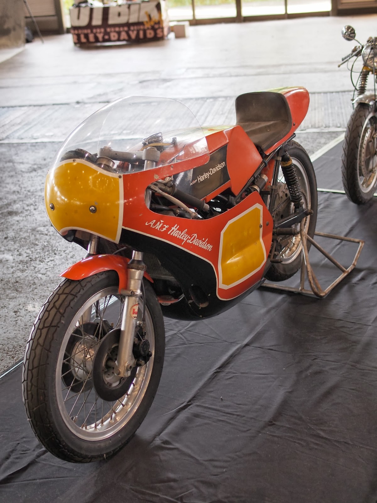 大神戸共榮圈: 2013 スピード&カスタムショー # 77 AERMACCHI HARLEY DAVIDSON RR250 など