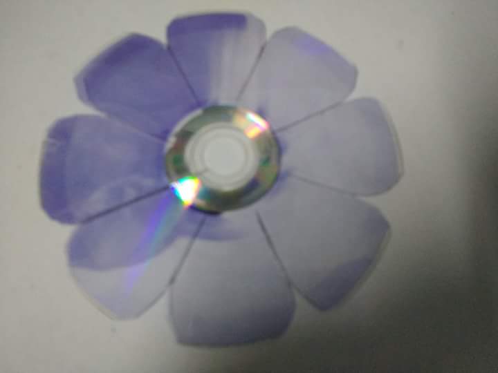 Creative Timepass: Decorative Flower Using Old CD