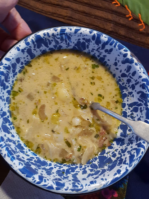 Starving Artists in the Kitchen: New England Fish Chowdah! GOOOOoooood.