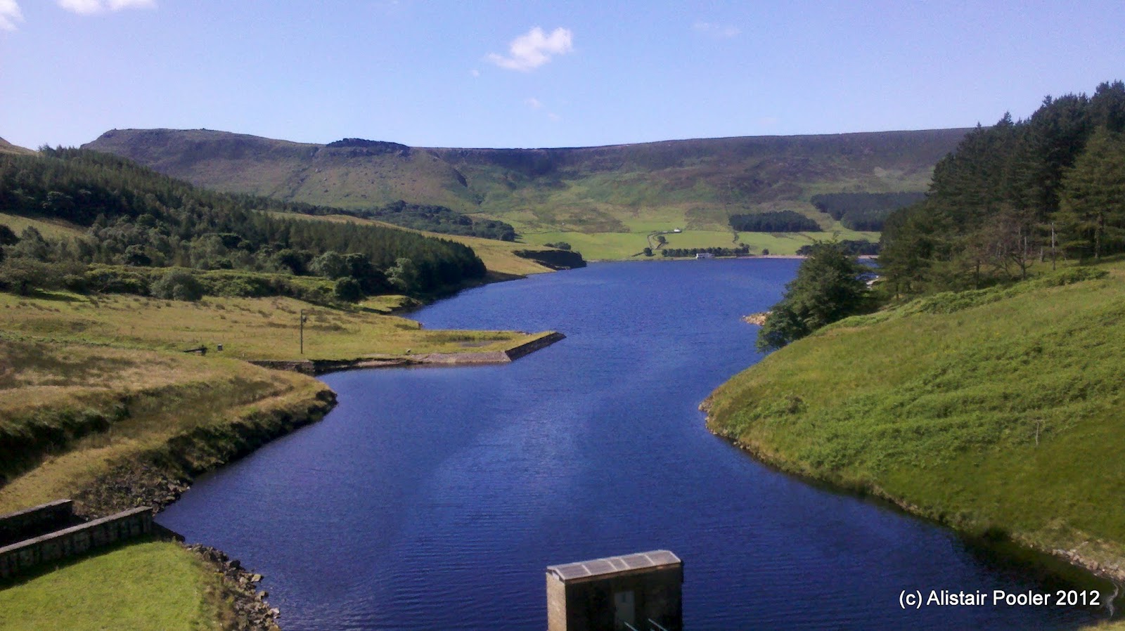 Alistair's Walks: A Sunny Morning at Dovestone Reservoir