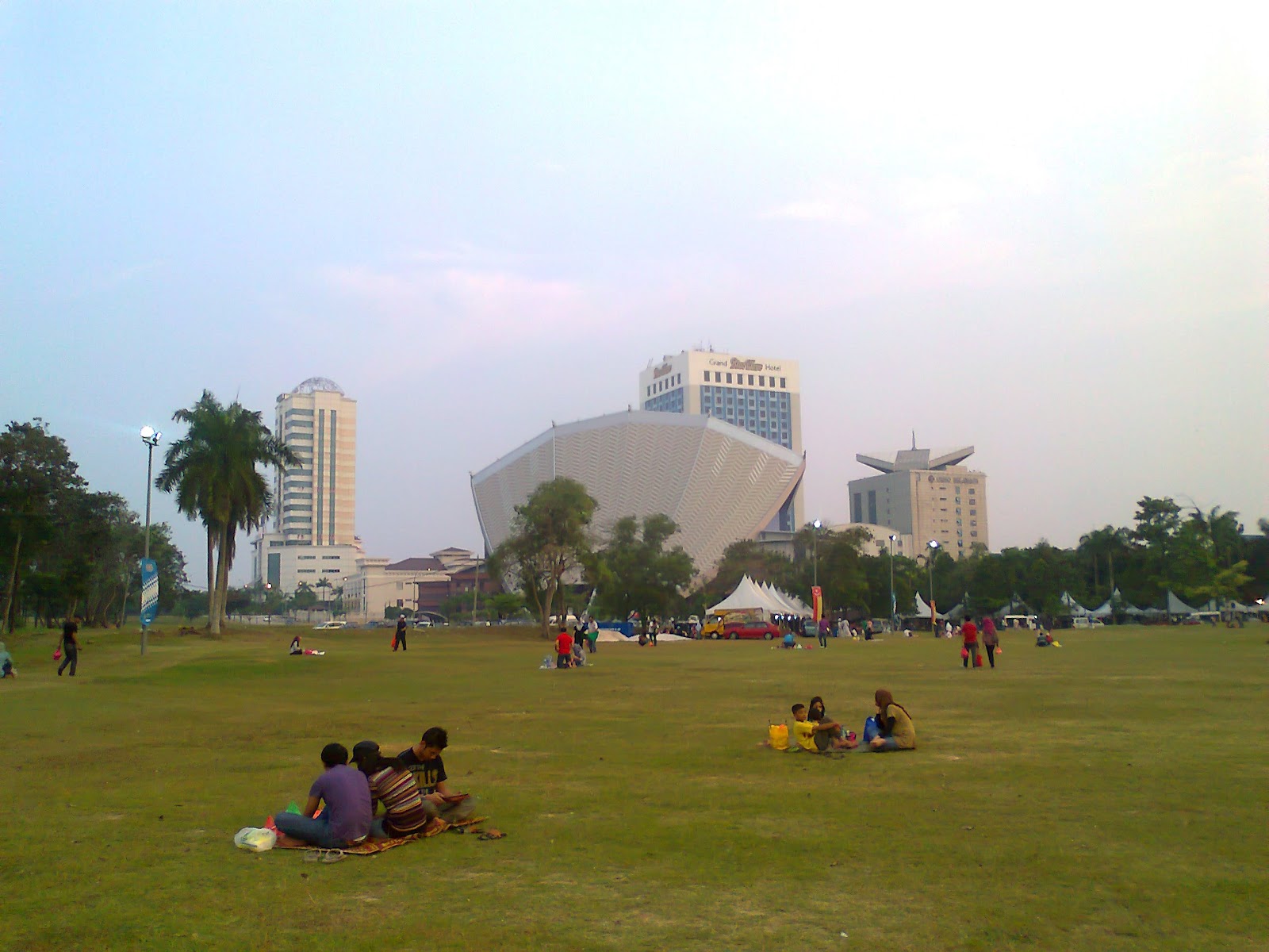 faris: bErBuka @ pAdAnG MbSA ShAH aLAm