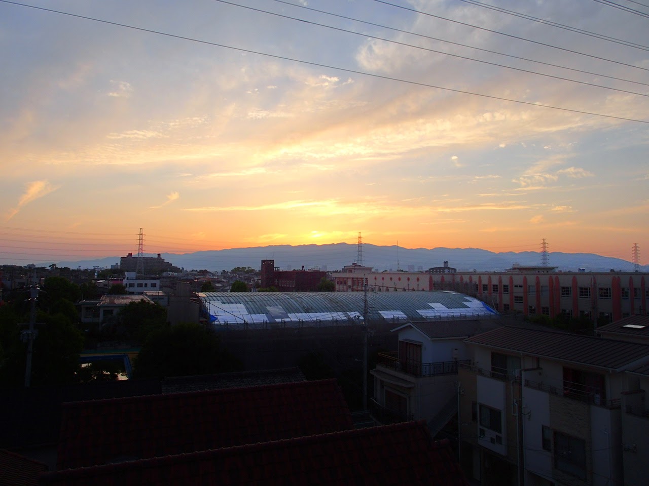 It's OK! Breeze is Nice.: A Red Sky on Amagasaki, Japan.