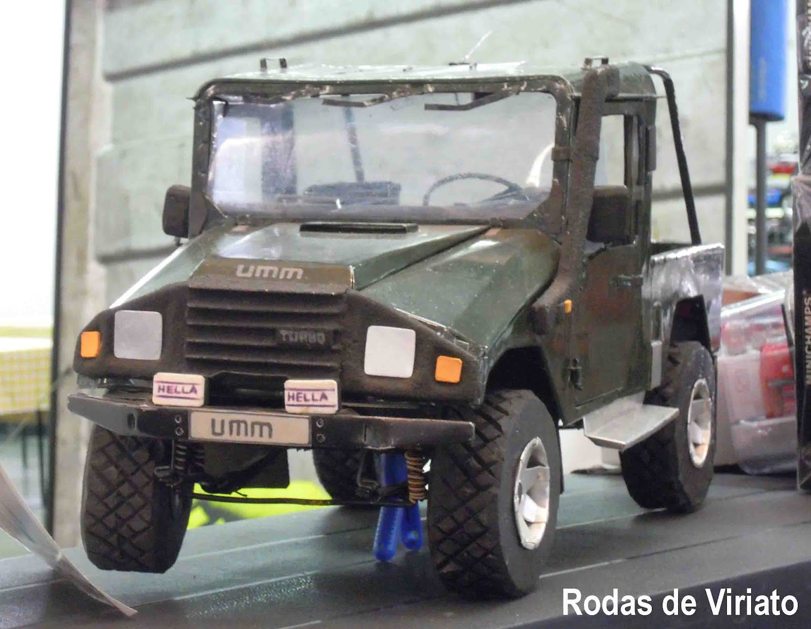 Miniatura UMM Alter artesanal na IX Automobilia Ibérica da Moita