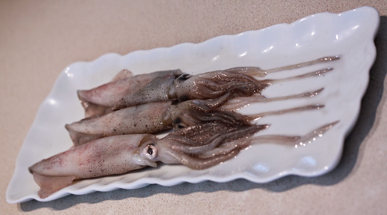 Cuisine sans frontière: Nettoyage d'un calmar entier