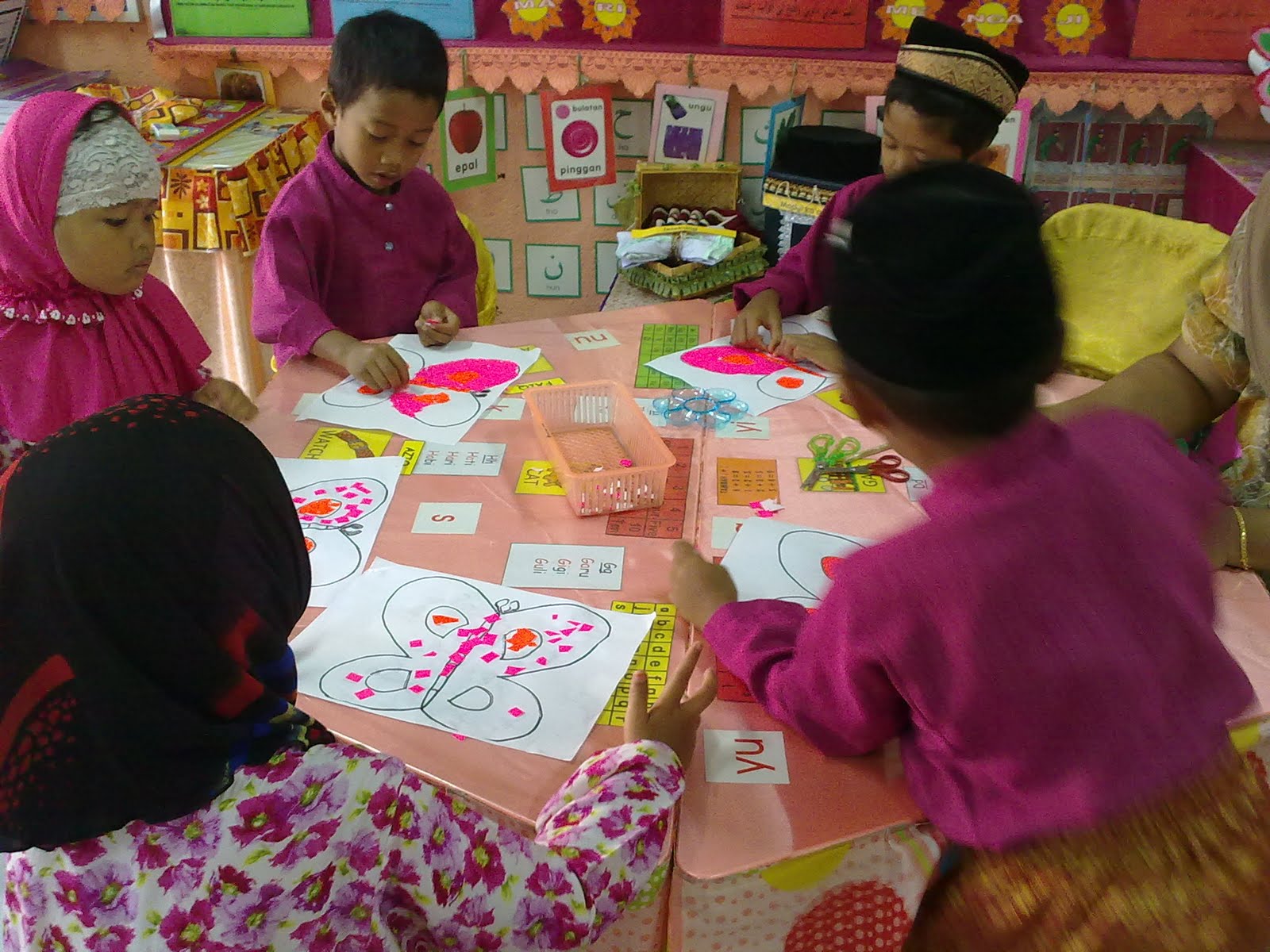 © Pradidik SKP8 ( F ): Kolaj rama-rama hiasan