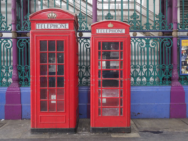 PhotoReflect: K2 and K6 red telephone boxes