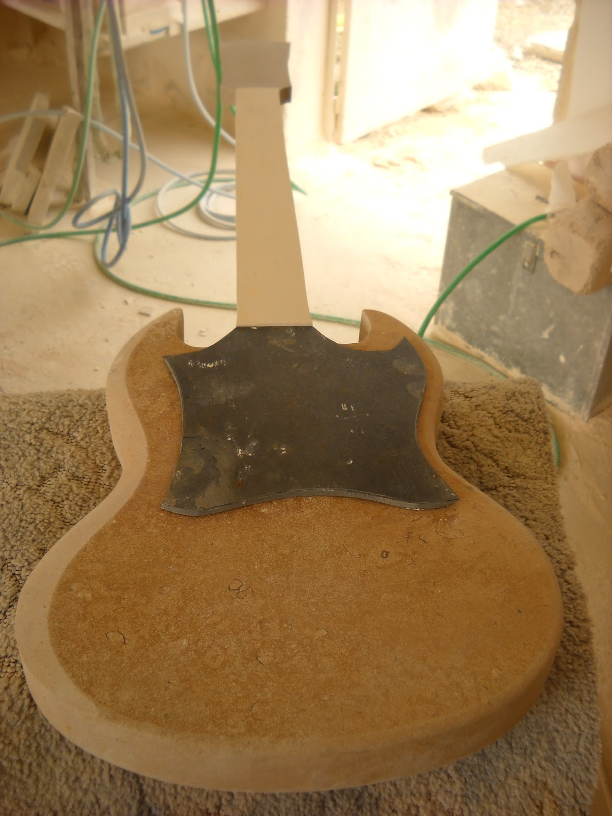 Association Stone-Art: 2 nouvelles Stone-Guitar en cours de réalisation
