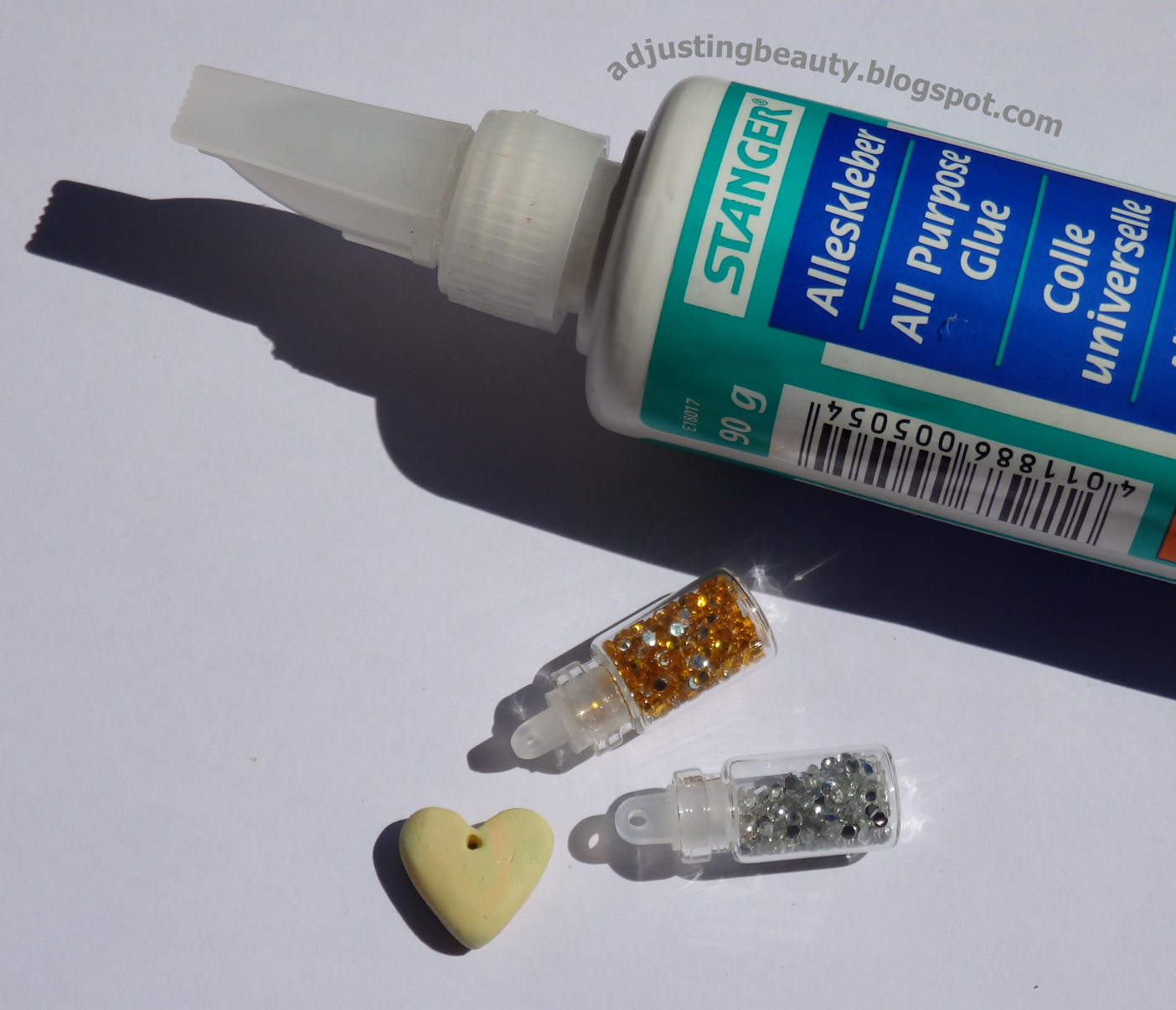 DIY: Anti-dust phone plug - Adjusting Beauty