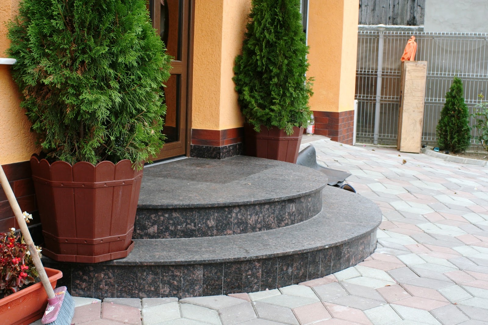 SC GRANIT CGH SRL: Scari cu aplicatii de granit