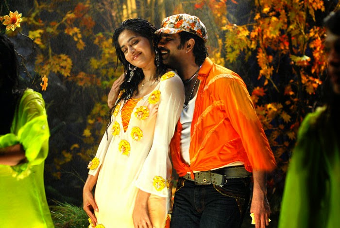 Anushka Shetty Hot Romance with Raviteja At Baladoor Movie