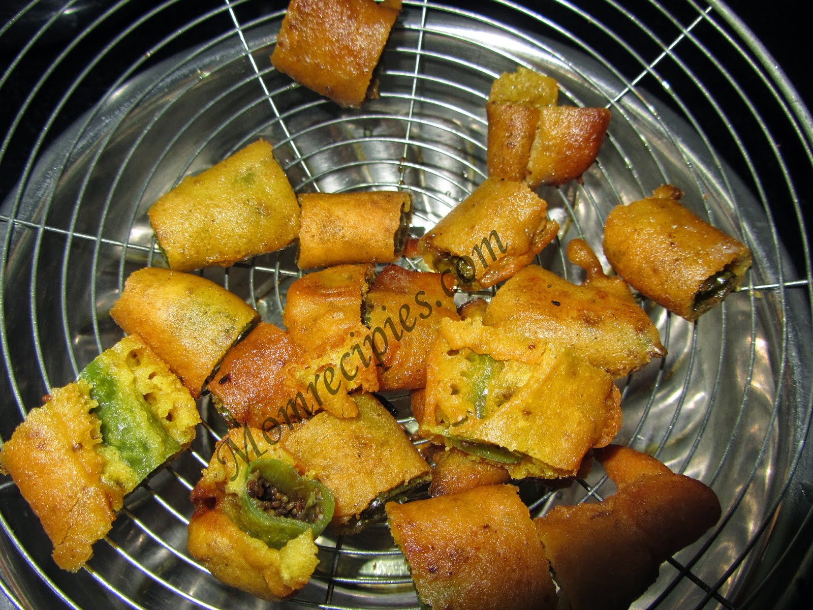 Mom's Recipies: Cut Mirchi Bajji / Masala Cut Mirchi ~ Street Food