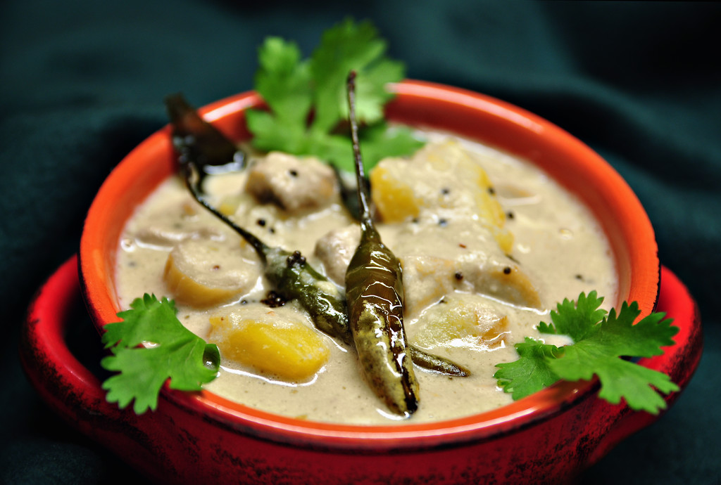 Mushroom and Potato Ambat (अल्मी आनी बटाट्याचे आमोट)