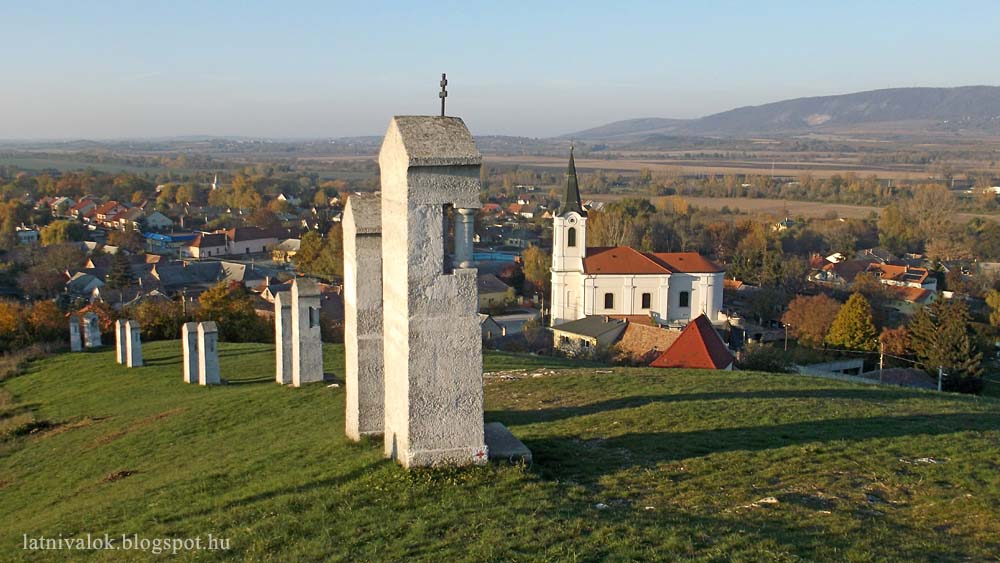 Túrák, geoládák, kalandos látnivalók: Bodajk kálváriája