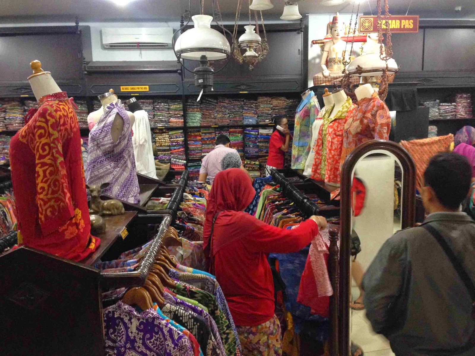 This-is-my-abstract-life: Jalan-jalan di Mirota Batik (Hamzah Batik)