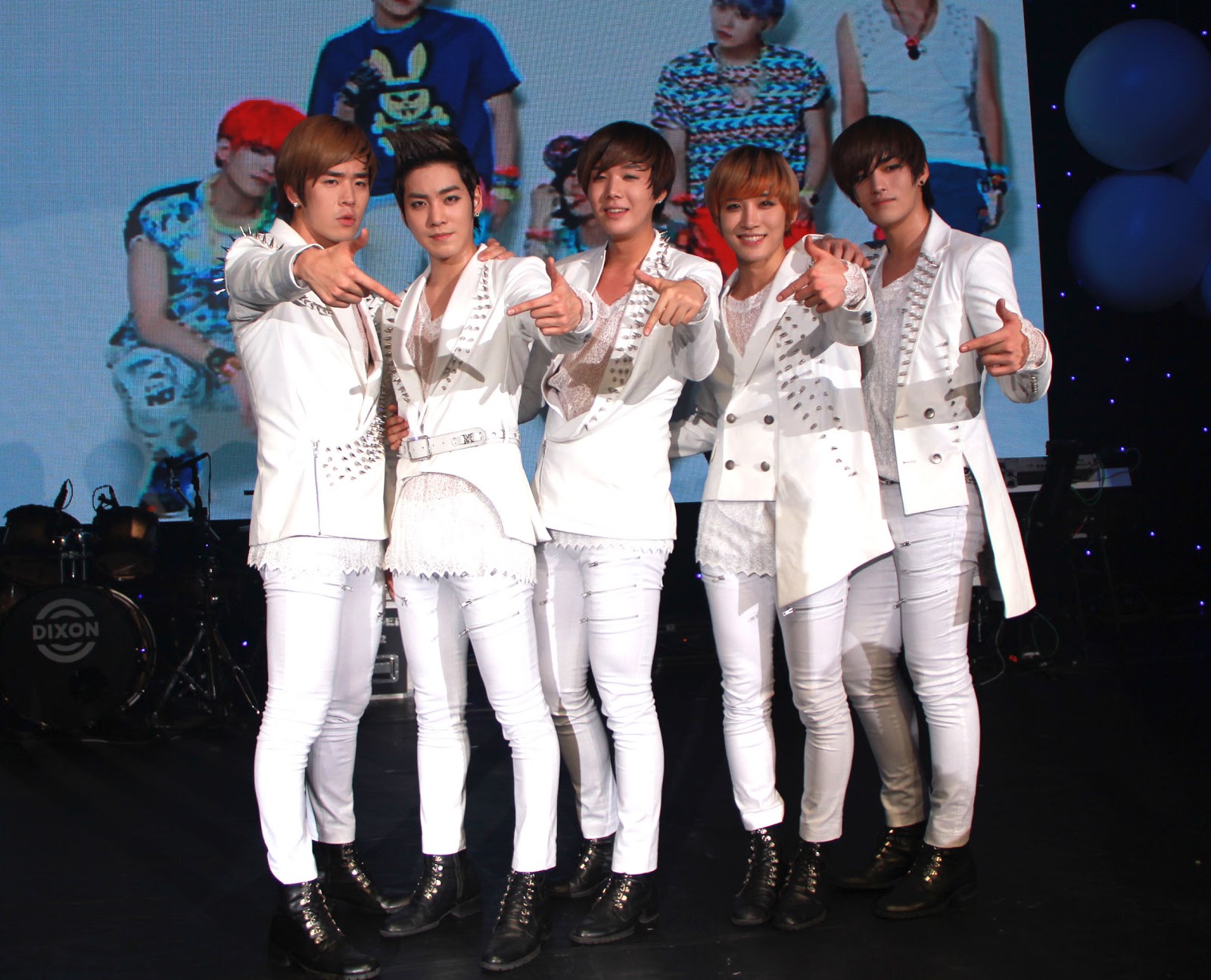 南韓美男團F.CUZ台北首唱 ATT 4 FUN渾身解數獻粉絲 - WoWoNews