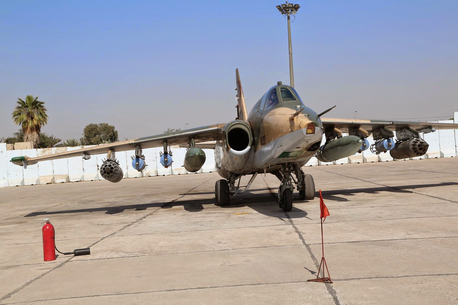 AeroHisto - Aviation History: Photos and video of Iraqi Su-25 engaged ...