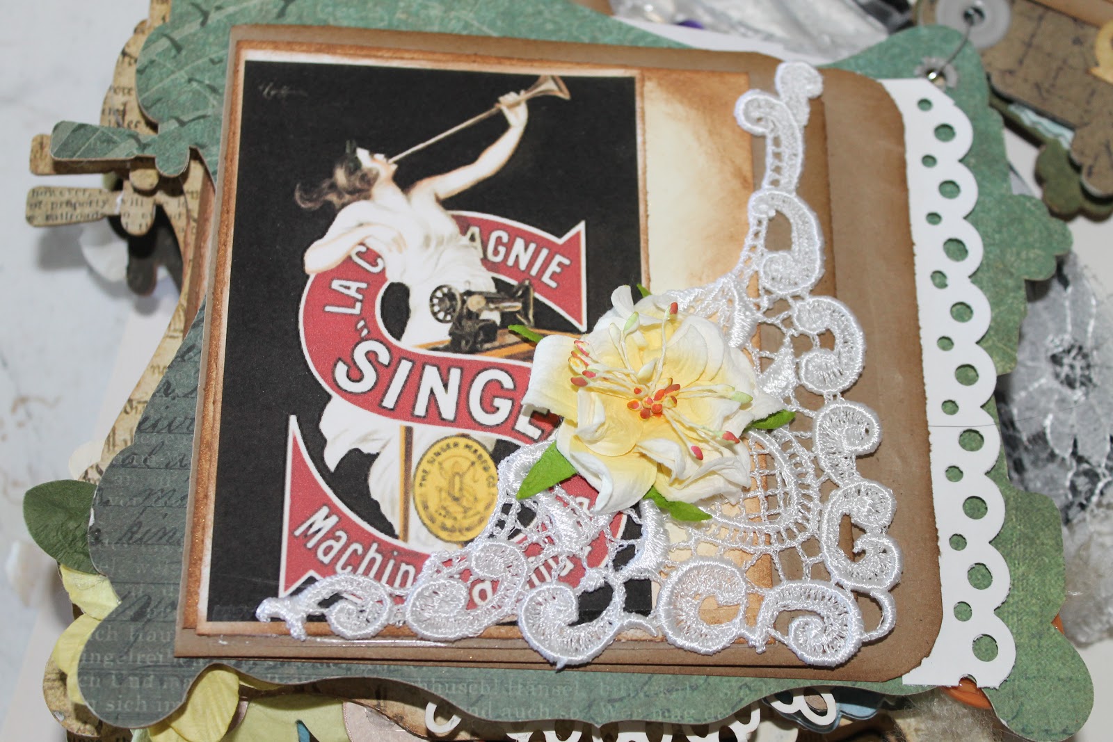 ShelbyDoodle Designs: Vintage Sewing Machine Mini Album - DT Project