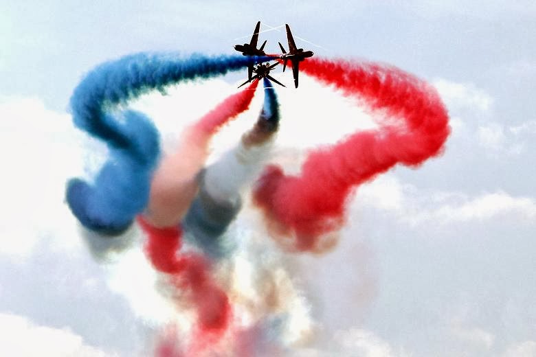 Ladies who do lunch in Kuwait: Can't Wait for the Red Arrows 26th ...