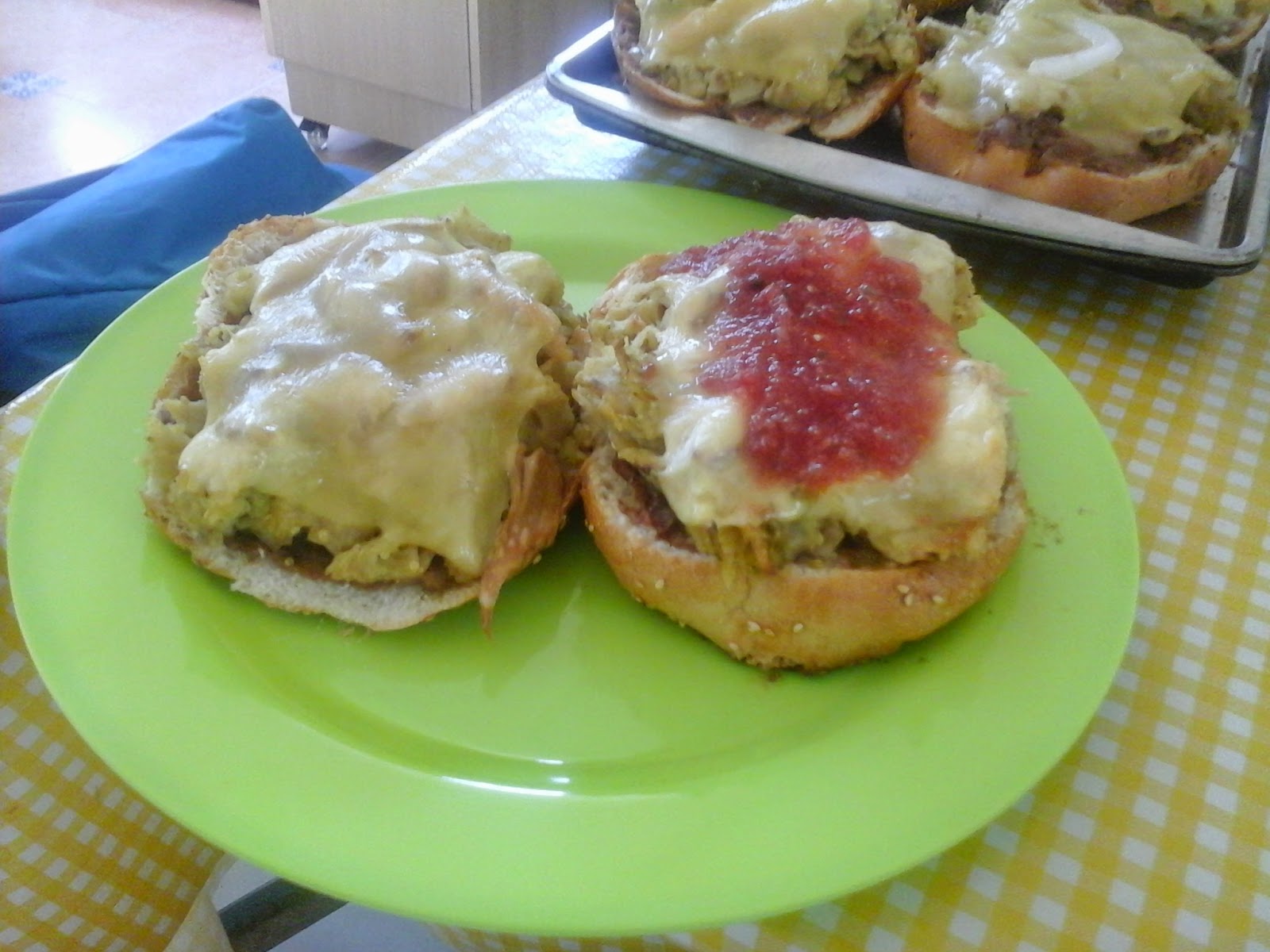 El viaje culinario de Emelina: Molletes con chilaquiles, deliciosos