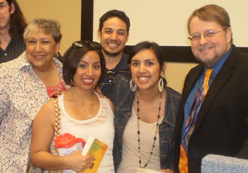 Academia de Cruz Medina: Luis Alberto Urrea Addresses Tucson Ban of Books