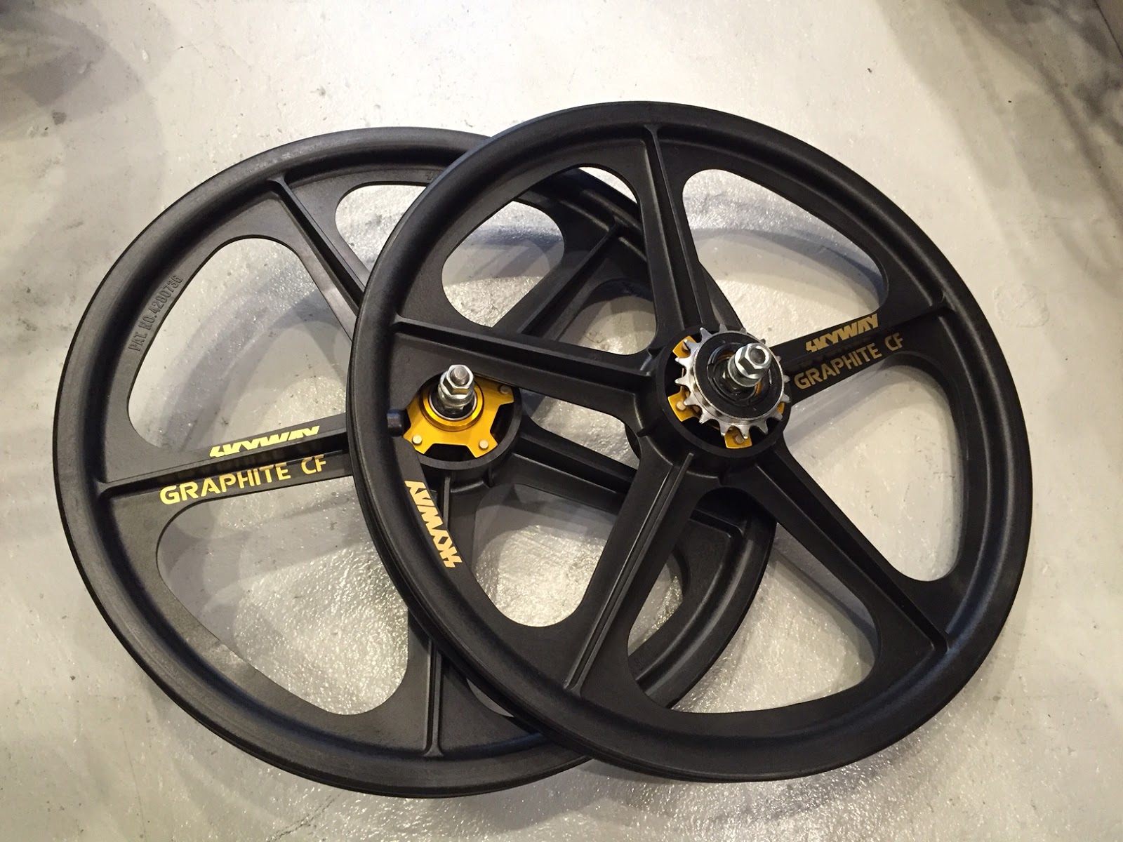 SCREAMIN' WEEKLY: SKYWAY TUFF WHEELS " GRAPHITE " LIMITED
