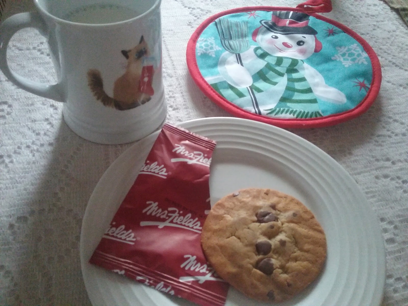 Mrs. Fields Milk Chocolate Chip Cookie