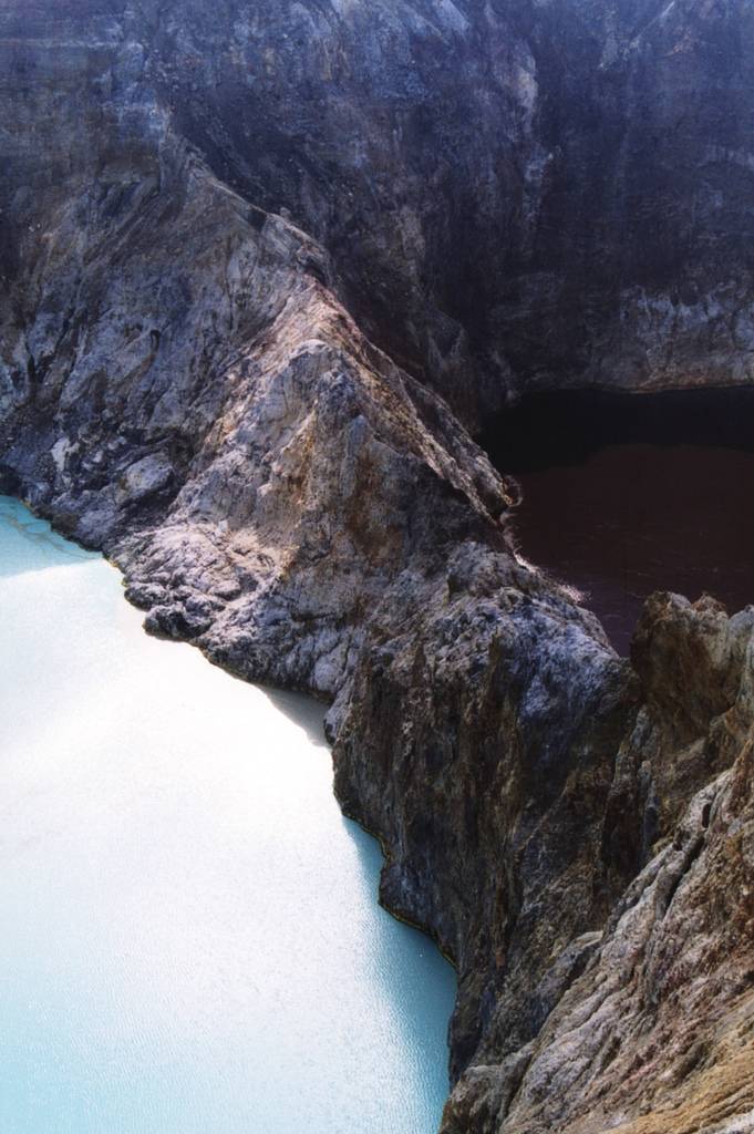 Kelimutu – Indonesia’s Tri-Colored Lakes ~ Kuriositas