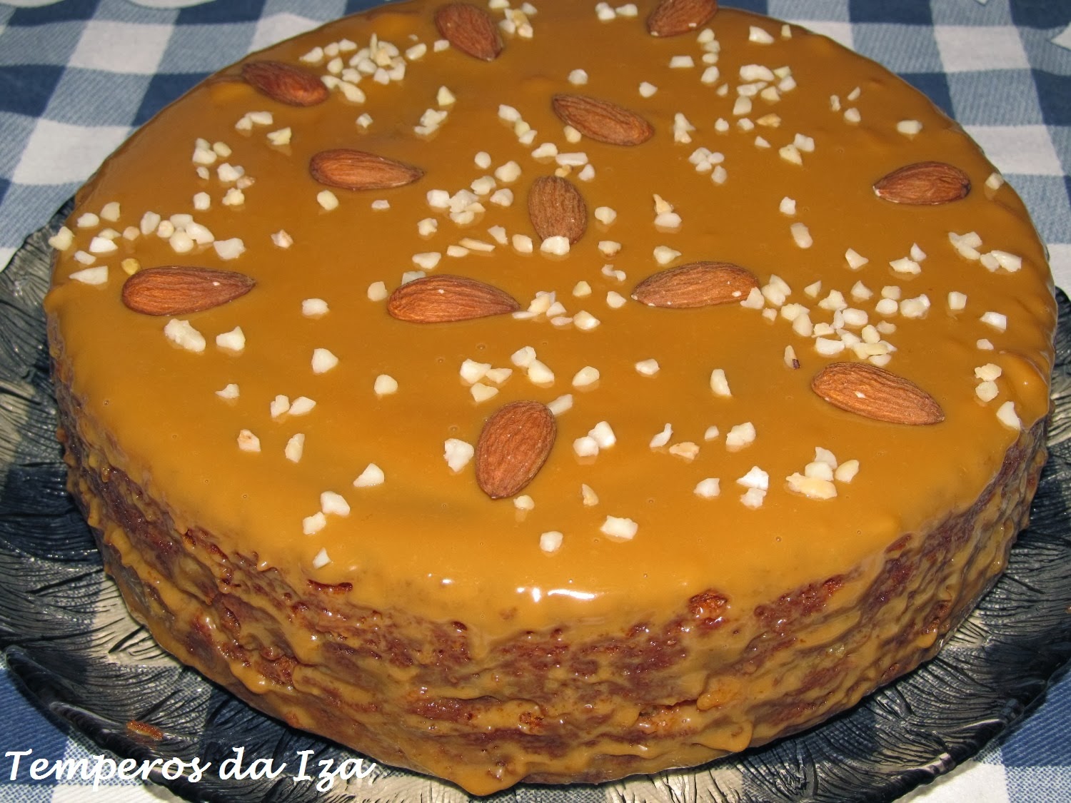 Temperos da Iza: Bolo de Amêndoa com Doce de Leite