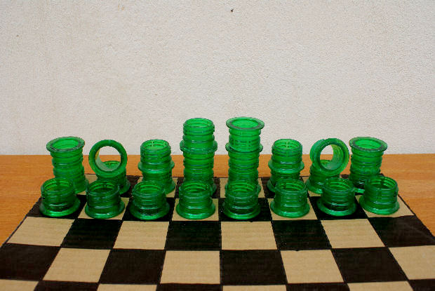 Za Blogul: Recycled Chess Set