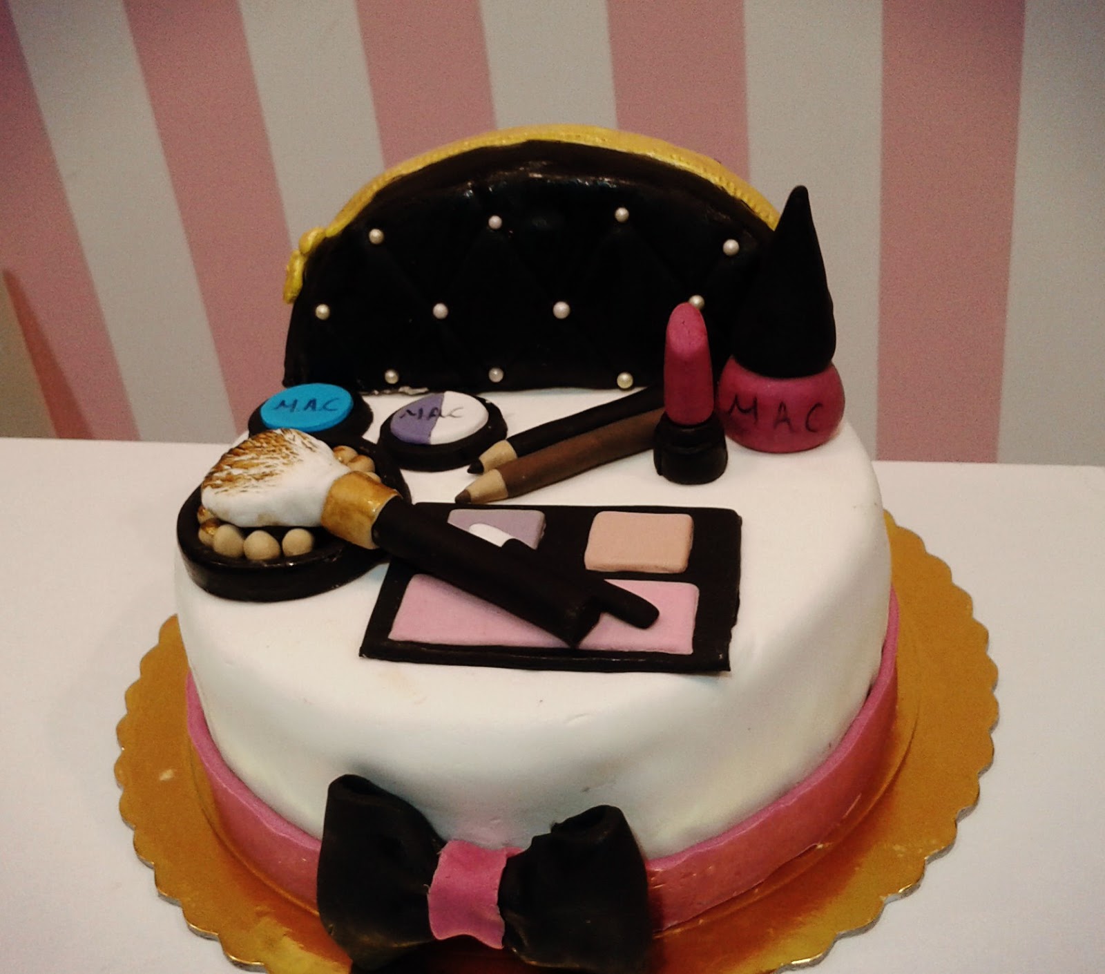 CAKE ME HAPPY: 3D ΤΟΥΡΤΑ MAKE UP