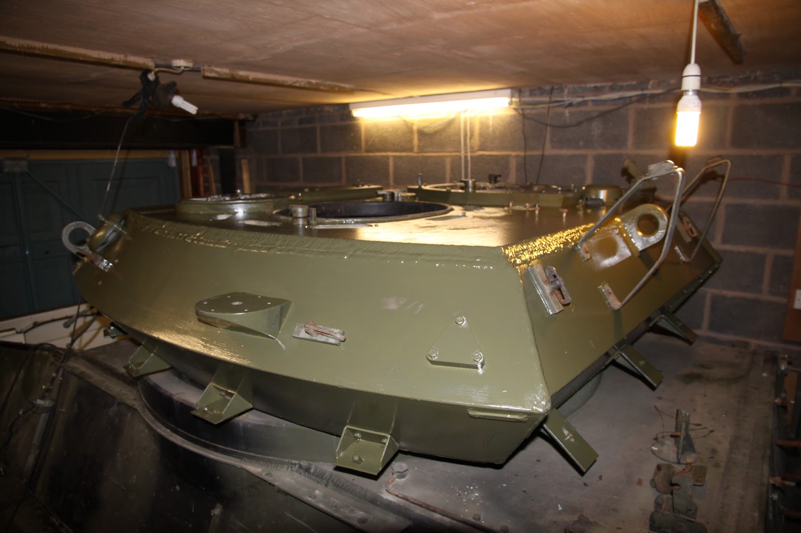 ALVIS SABRE - Restoration.: Turret Exterior Painted