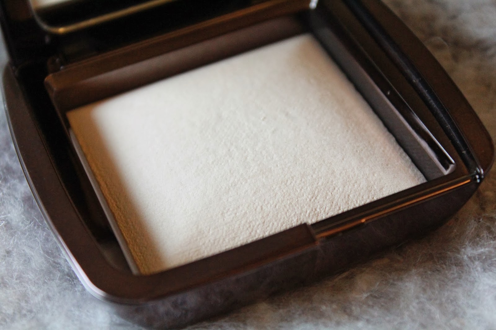 Hourglass Ambient Light in Ethereal - Inthefrow