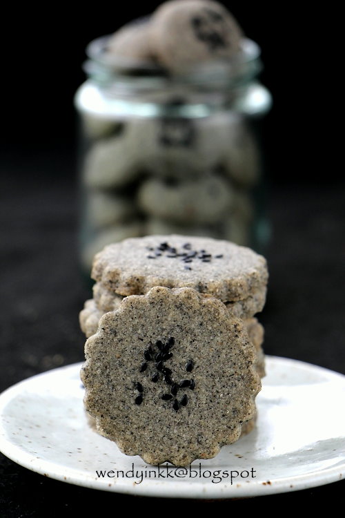 Table for 2.... or more: Black Sesame Cookies